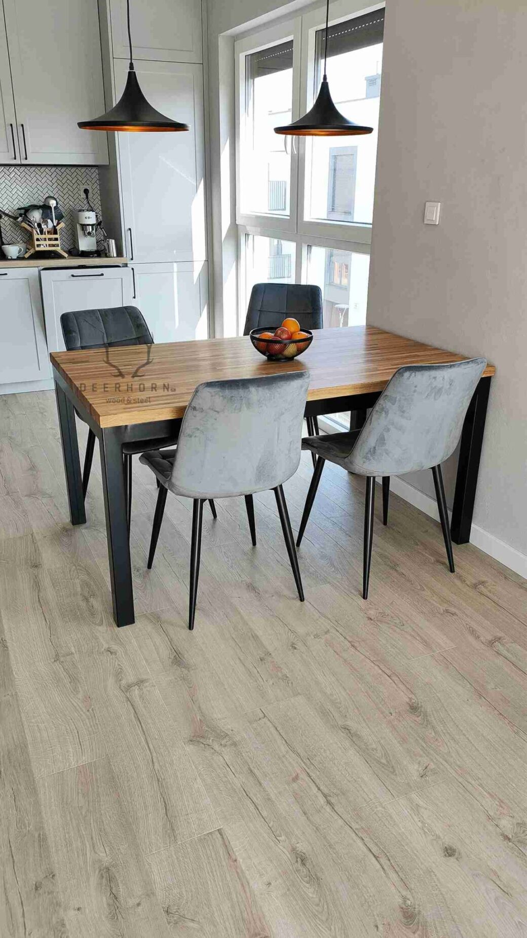 Classic table with wooden log | Deerhorn Furnitures