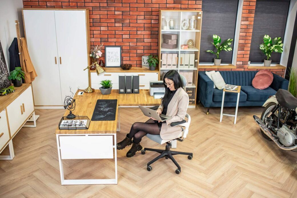 White corner desk with wooden top | Deerhorn Furnitures