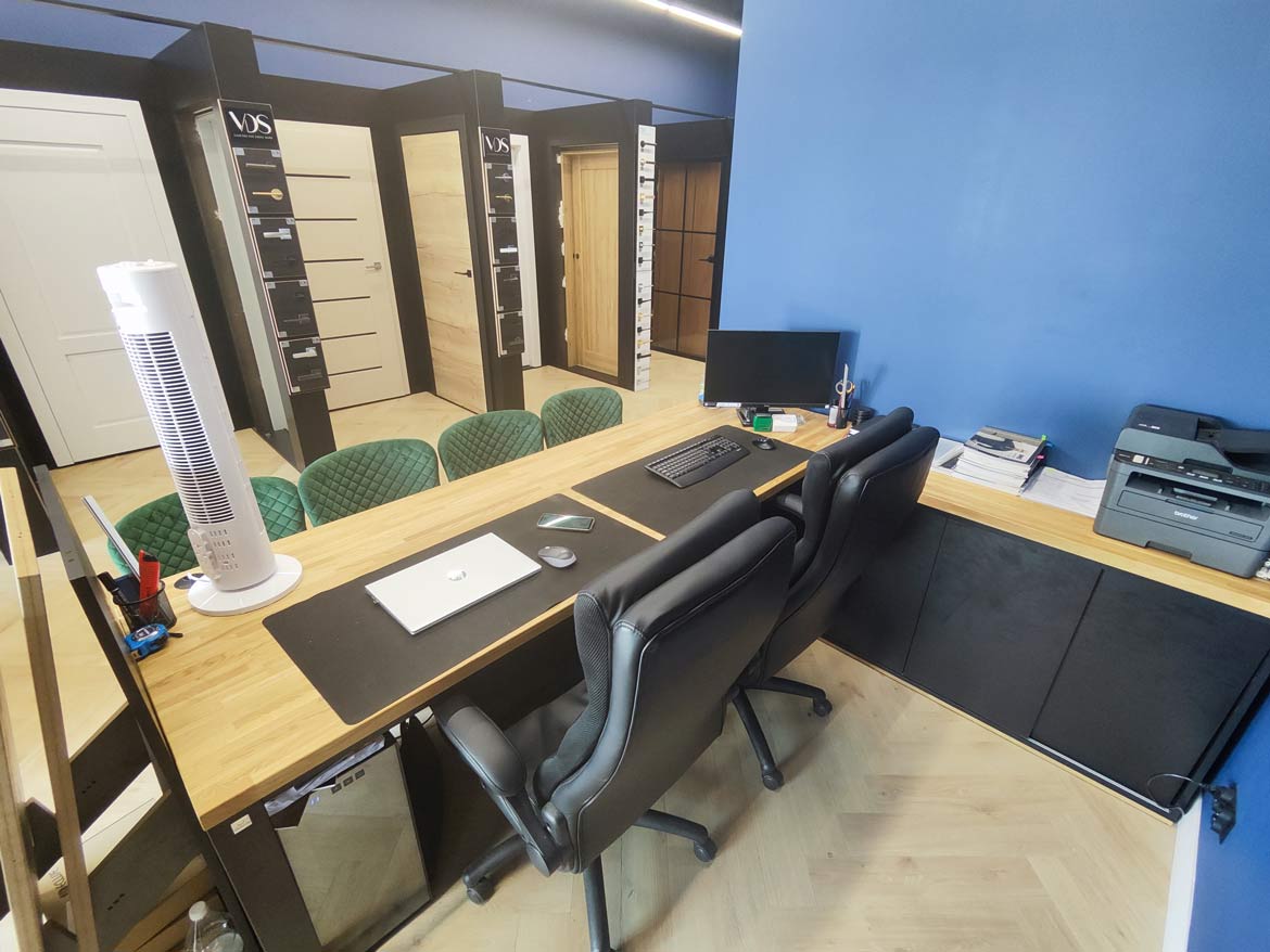 Elegant corner desk in reception counter style
